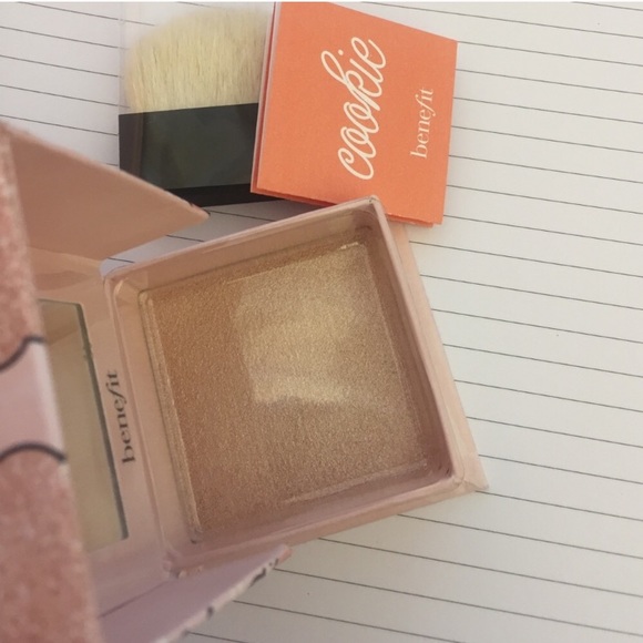 Makeup | Nwt Benefit Cookie Highlighter | Poshmark